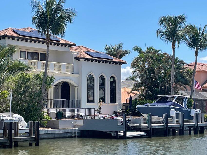 NAPLES FLORIDA CANAL HOMES - Steps to the Beach